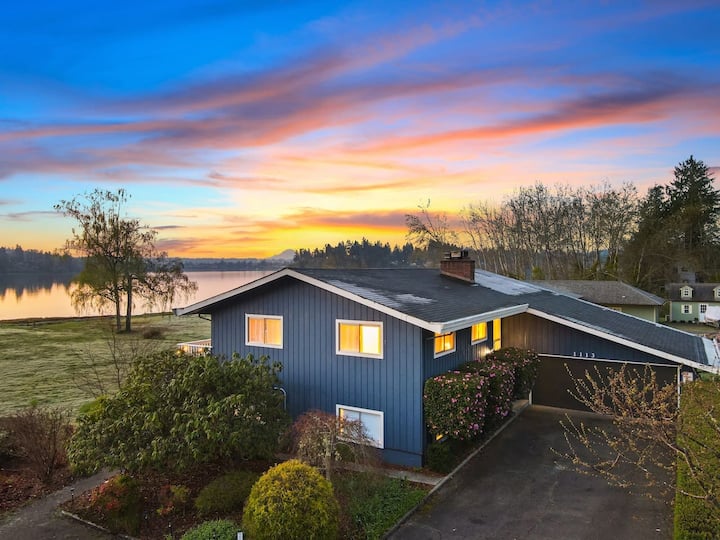 3b2b Lower Unit Amazing Oceanfront & Rainier Views - Bremerton, WA