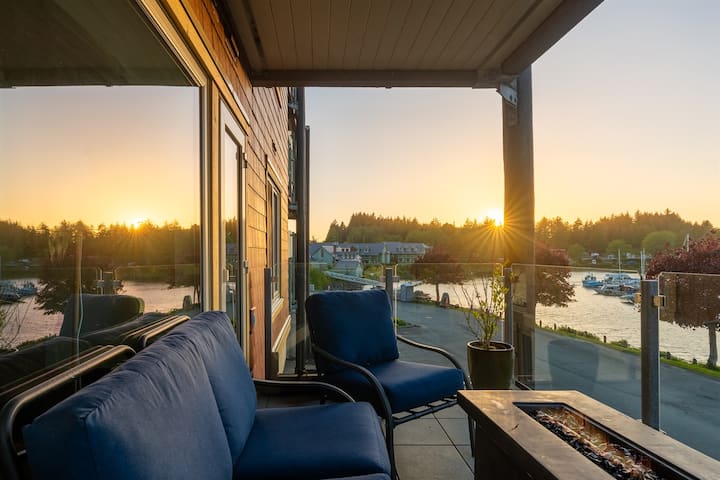 Harbour View Spacious Condo In Town - Ucluelet