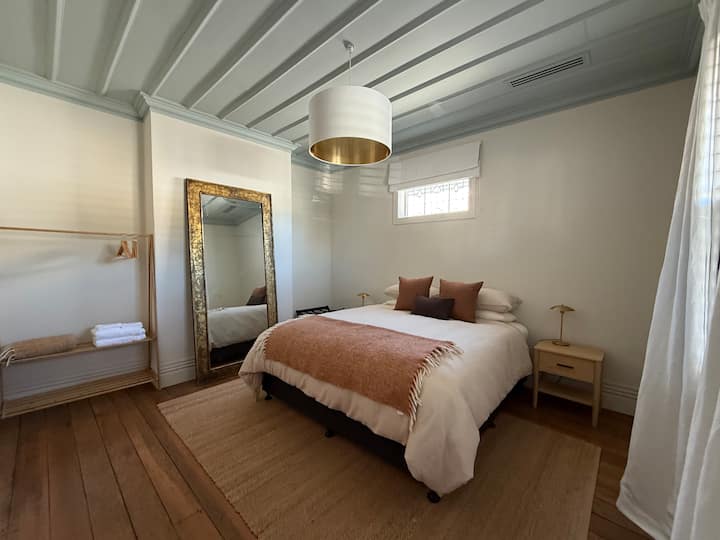 Beachside Heritage Villa, Steps To Waterfront - Napier