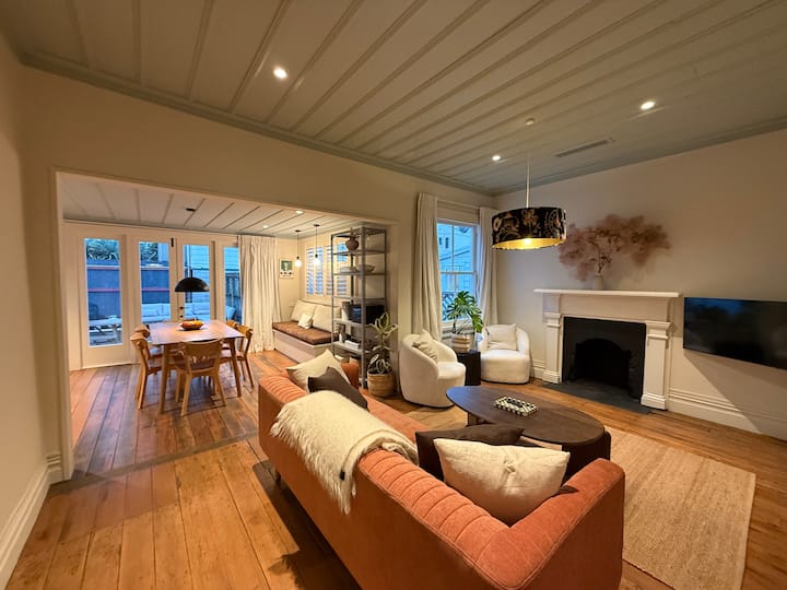 Beachside Heritage Villa, Steps To Waterfront - Napier