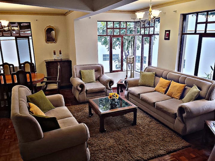 Casa Colonial Con Patio Privado • Centro De Sucre - Sucre