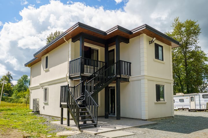 Brand-new 3 Bedroom Dwelling Unit - Aldergrove