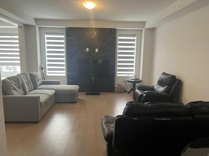Home In Pickering - Ajax