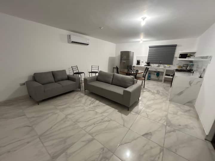 Casa Amplia C/cochera Techada Y Patio, 2 Rec 2 Bañ - Ciudad Obregón