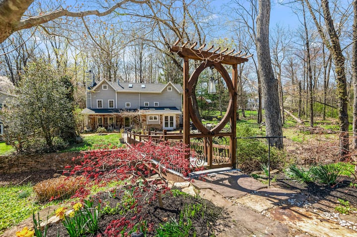 Storybook Farmhouse W/t Magical Yard Chefs Kitchen - Old York Cellars, Ringoes