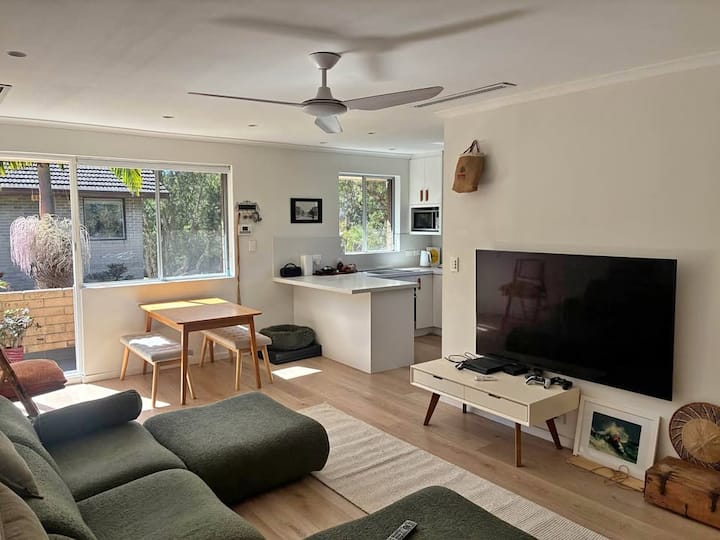 Sunny & Peaceful Beachside With Balcony Manly Vale - Sydney