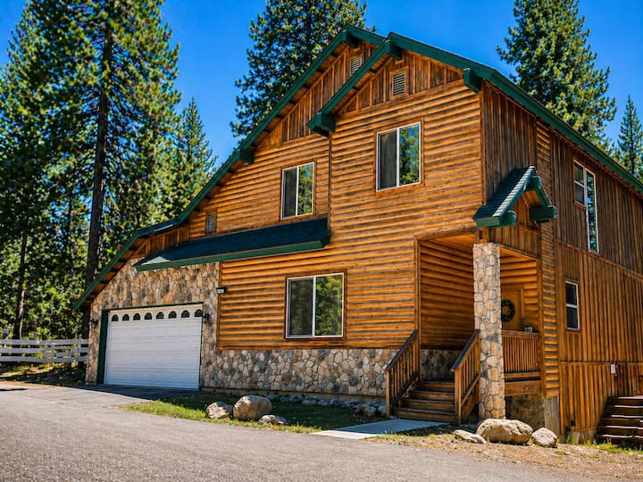 Recreation Retreat/ Large And Cozy/ Sierra Pines - Shaver Lake, CA