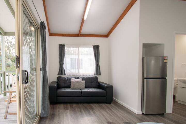 2 Bedrooms Blue Wren Cabin - Seymour