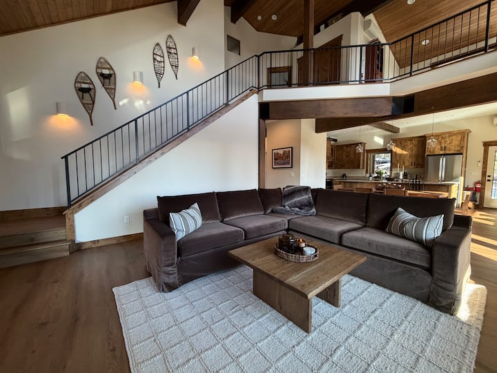 Luxury Chalet | 3 Suites & Mountain View - Odell Lake, OR