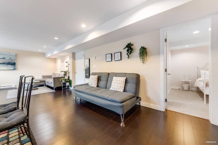 Bright 2br Home|north Delta|free Parking - New Westminster