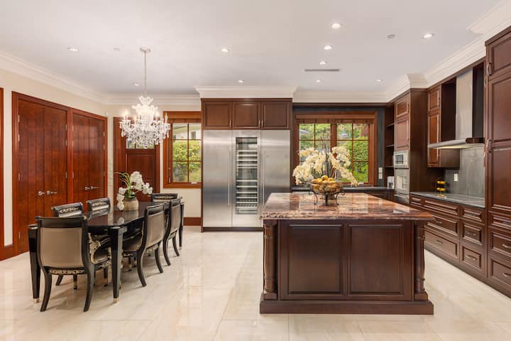6br Ensuite Luxury Estate W/ Theatre, Sauna Office - Vancouver