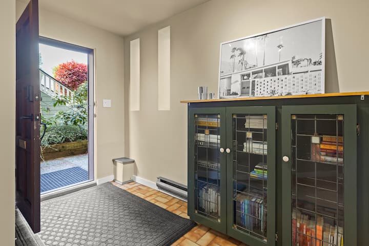 Charming Mid-century-modern Garden Home In Kits - Vancouver, WA