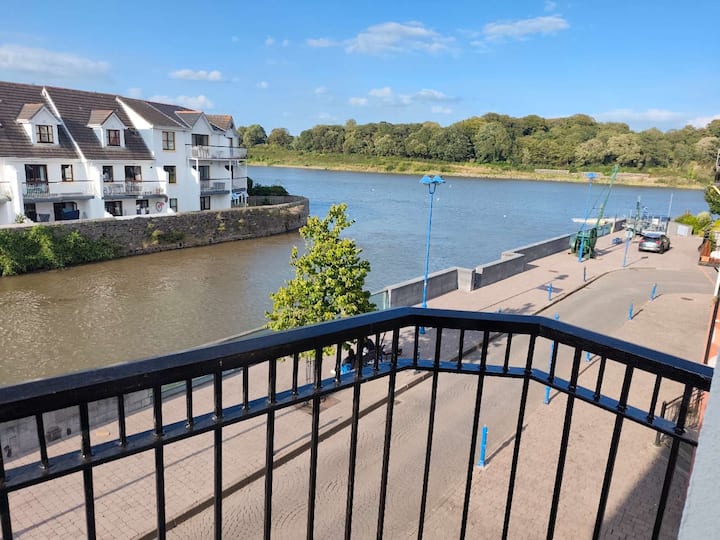 Central Waterford 2br/2ba Home + Free Parking - Tramore