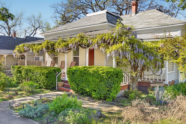 Whimsy On B | 2br + Studio Near Osf - Ashland, OR