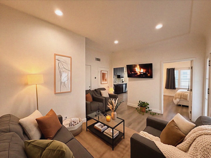 Modern 2br/1ba Retreat - Los Angeles, CA