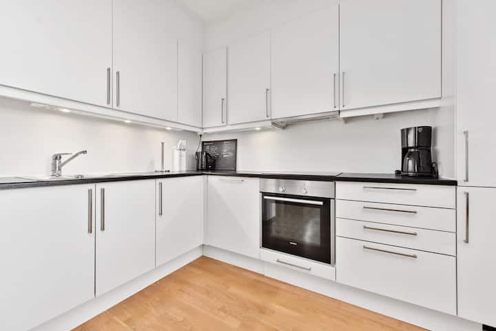 Beachfront + Luxury Three-bedroom Apartment - Oslo