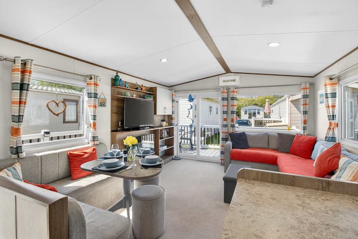 Luxury 2 Bed Chalet - Eastbourne