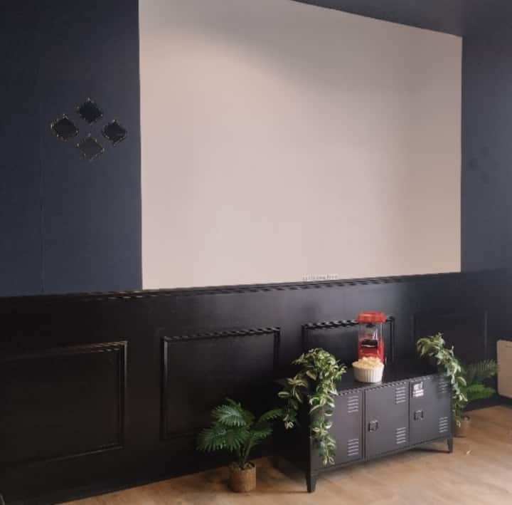 Cinéma Et Balnéo : La Spacieuse Room - Évian-les-Bains