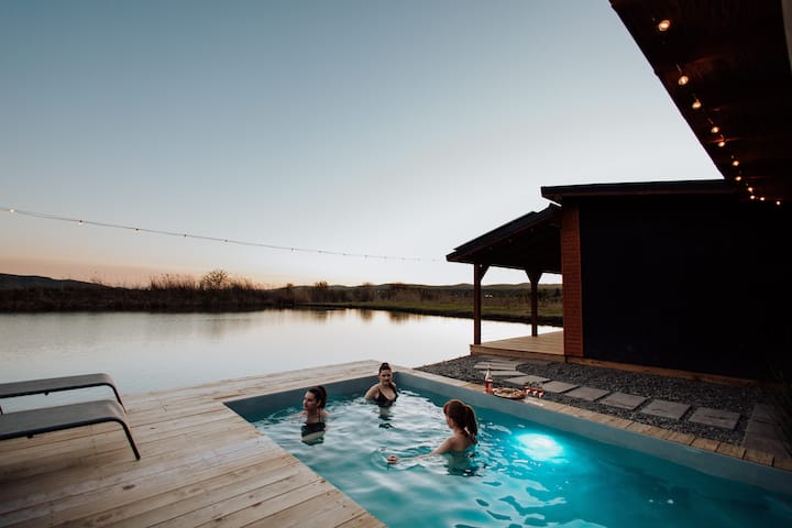 Transylvanian Lakehouse 
-Heated Pool Included- - Mureș