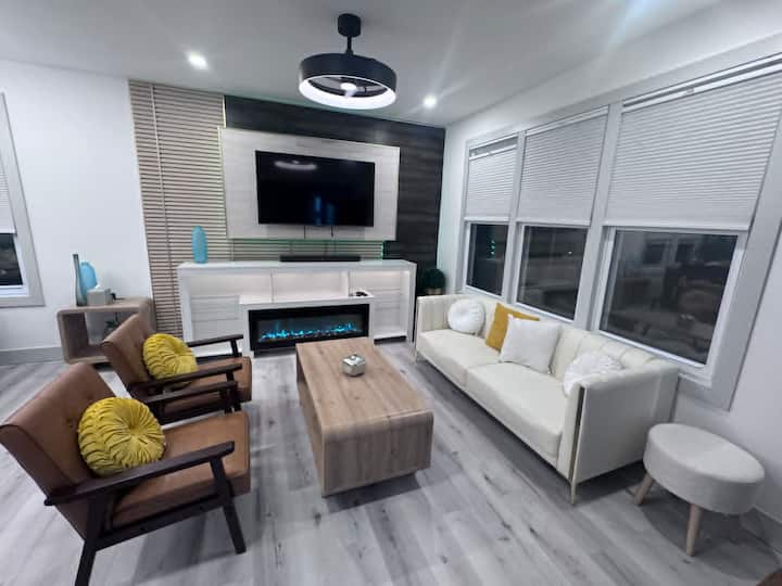 Modern 6 Br 3 Baths 10 Beds Sleeps 16 Birthday - Skokie, IL