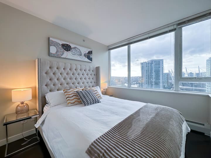 1br With City Views | Walk To Bc Place & Rogers - Vancouver