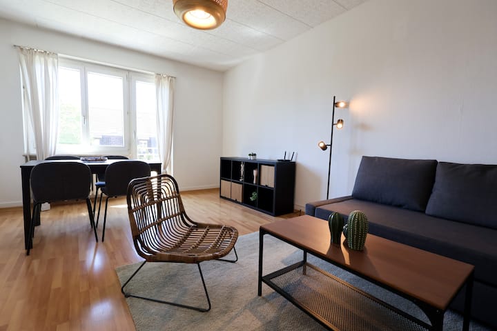 Sunny Wipkingen Stay With Balcony - Zurich
