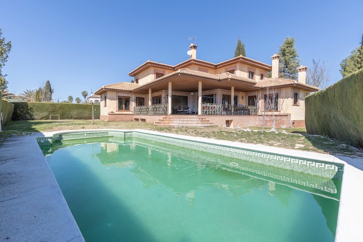 Espectacular Chalet Con Piscina - Albolote
