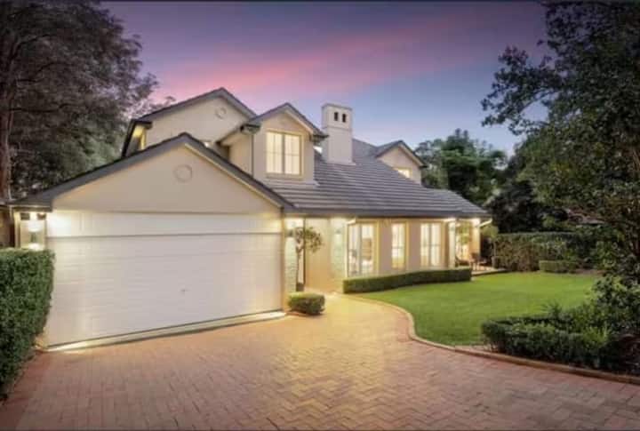 Spacious Turramurra 5br House Retreat With Tennis - Ryde