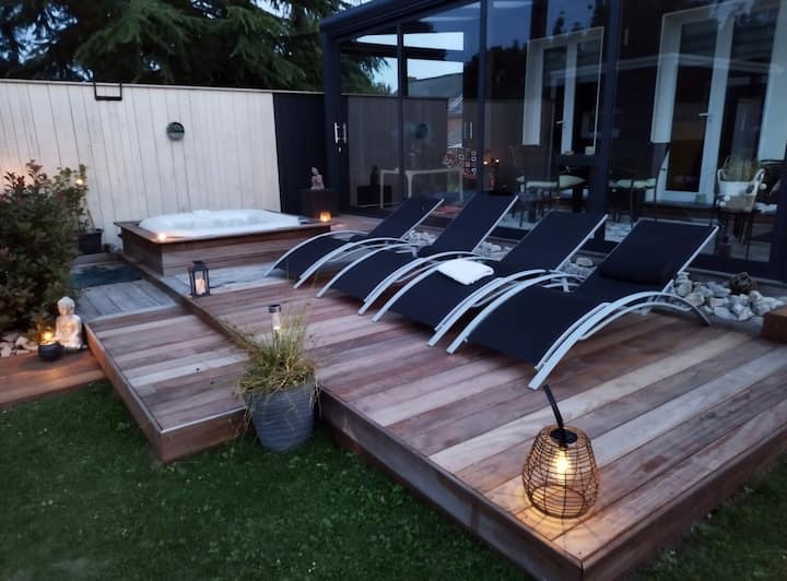 Gîte Avec Jacuzzi & Sauna 
Gîte Du Jardin D'eole - Maubeuge