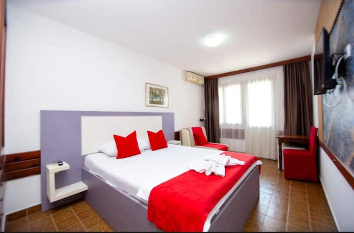 Affordable Budva Stay | Palma For 3 Guests - Budva
