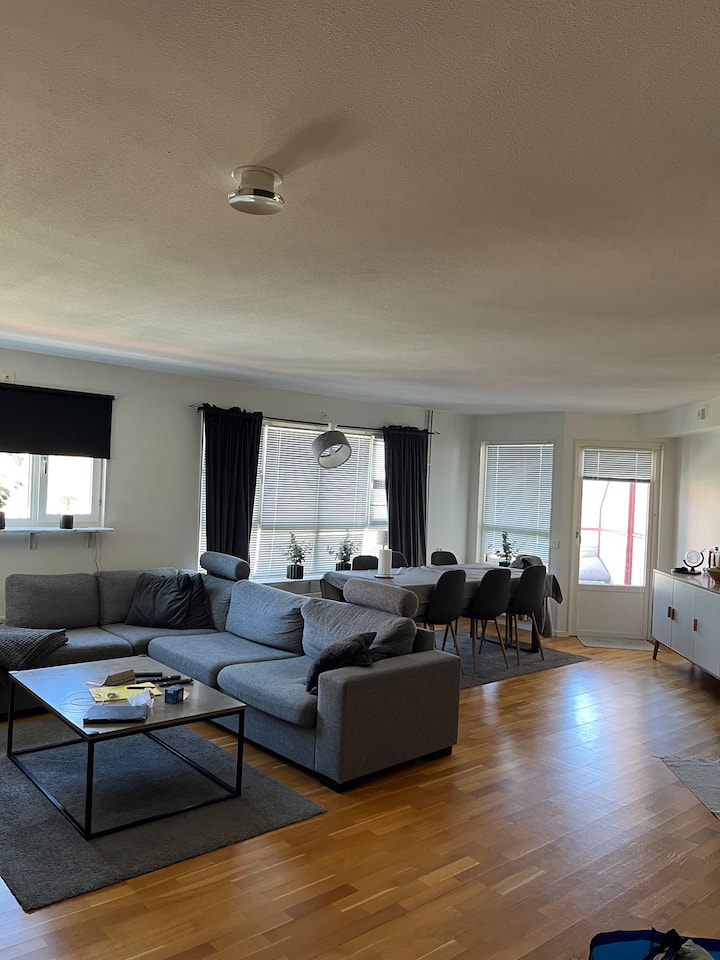Stor Etage Lägenhet Mitt I Centrala Lysekil - Lysekil