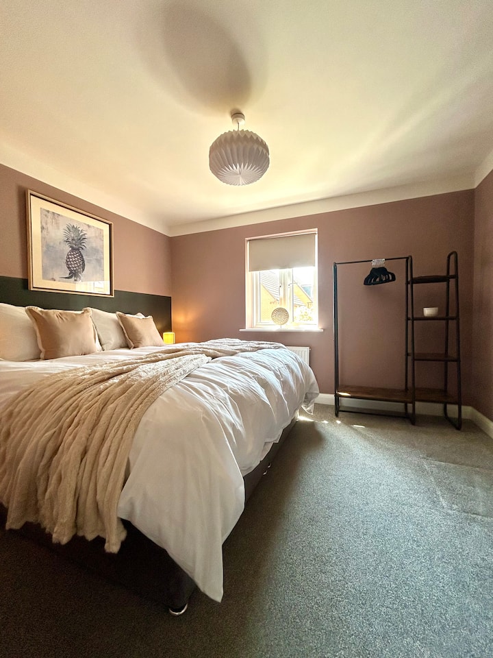 Sleeps 10 | Spacious | 5 Tvs | 3 Bath | Parking X4 - Campton