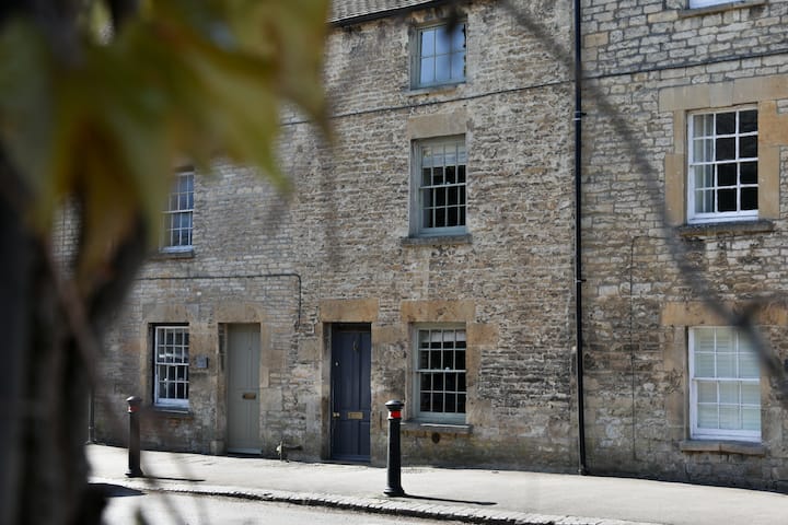 Elegant Cotswold Cottage In Northleach - Bibury