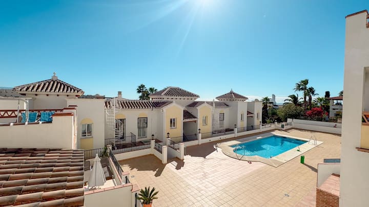 Bonito Apartamento En Urb. Chimenea En Nerja - 內爾哈
