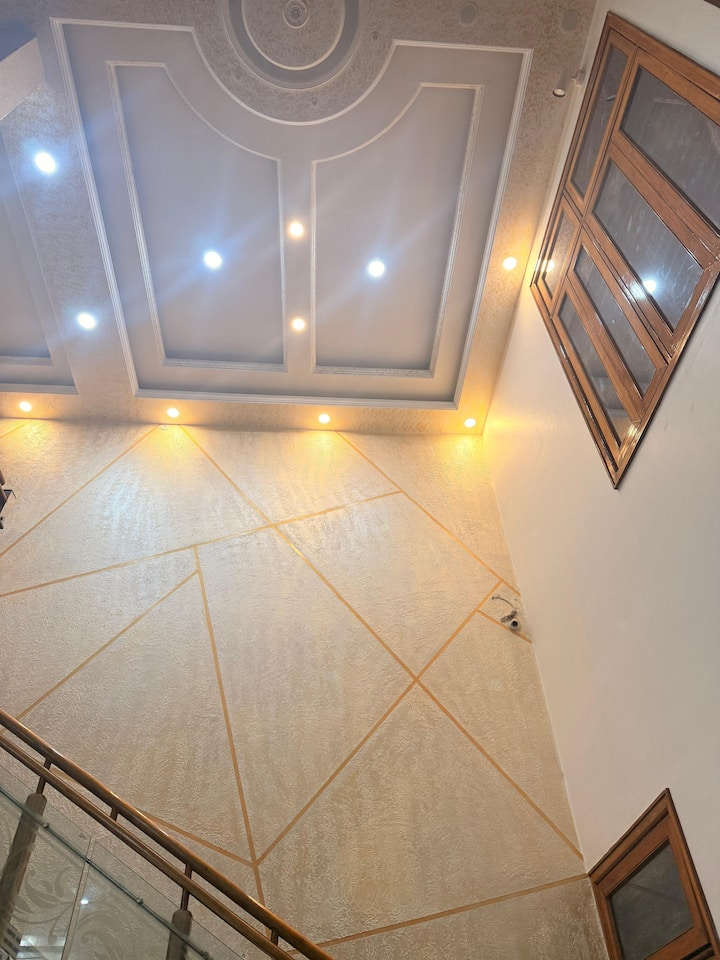 Enjoy Braj By Staying At Acharya Kutir - Mathura