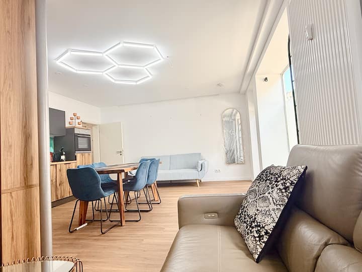 Exklusives Möbliertes 2-zi.apartment Im Zentrum - Erlangen