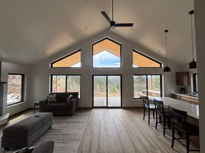 Cozy Cabin In The Woods - Deadwood, SD