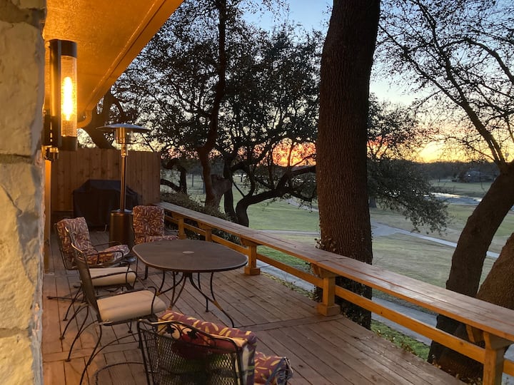 Sparkling Creekside Views Of The Green! - Salado, TX