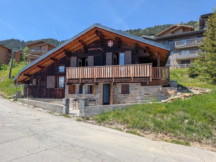 Chalet Authentique, Poêle à Bois, 100 M Des Pistes - Beaufort, France