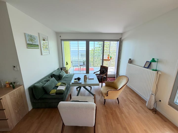 Appartement Spacieux Et Lumineux Avec Loggia - Paris