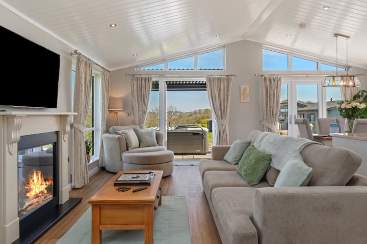 Luxury Lodge With Covered Hot Tub Near Tenby - Tenby