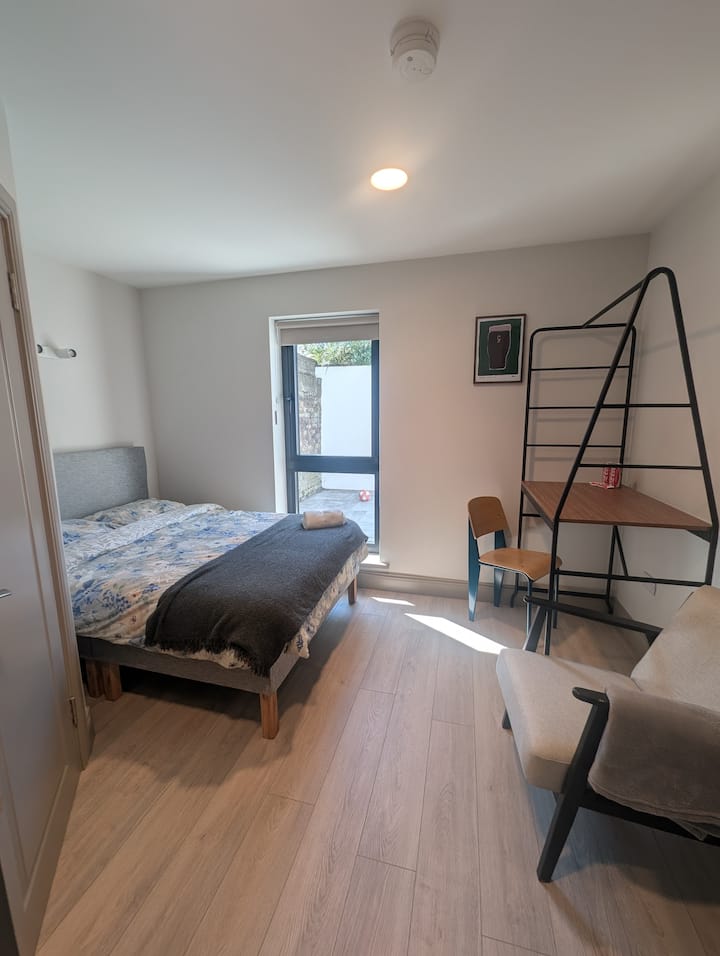 Stylish Private Room & Ensuite Near Fairview Park - Portmarnock