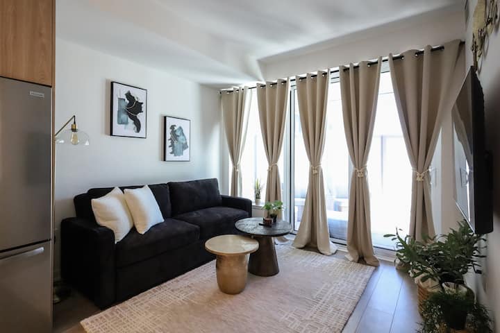 Luxury Condo Friday Harbour Resort + Pool & Hottub - Ontario