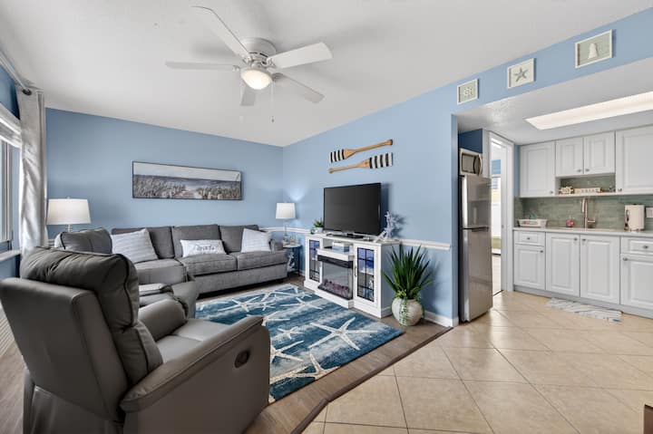 Delightful, Cozy Modern Apartment By The Ocean - New Smyrna Beach, FL