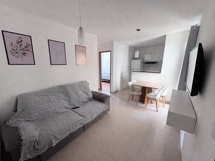 Apartamento Mobiliado 2/4 + Vaga Na Garagem - Lauro de Freitas