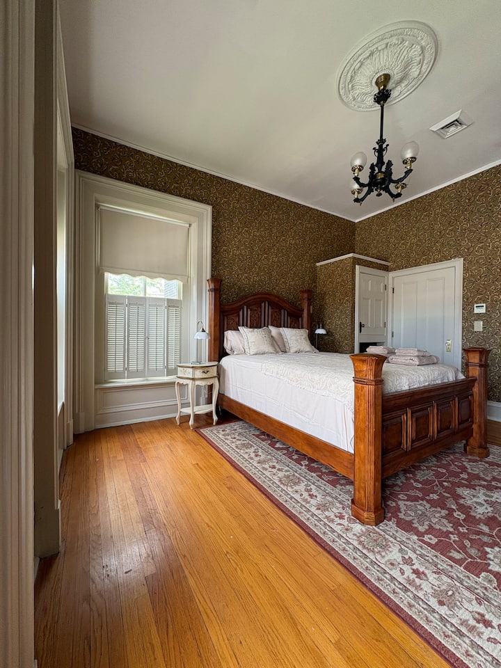 Carter's Quarters
Room No. 3 - Belleville, IL