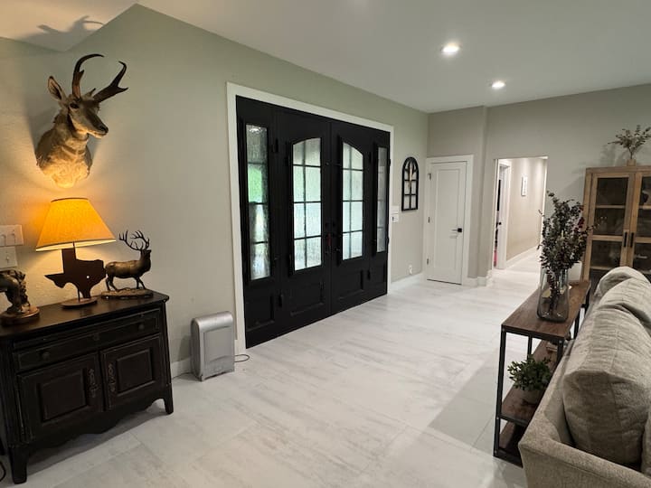 Secluded 2-acre Estate | 5 Mins To Historic Square - Georgetown, TX
