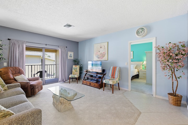 Oasis 21: Beach Steps Away, Events + Pool Access - Daytona Beach, FL