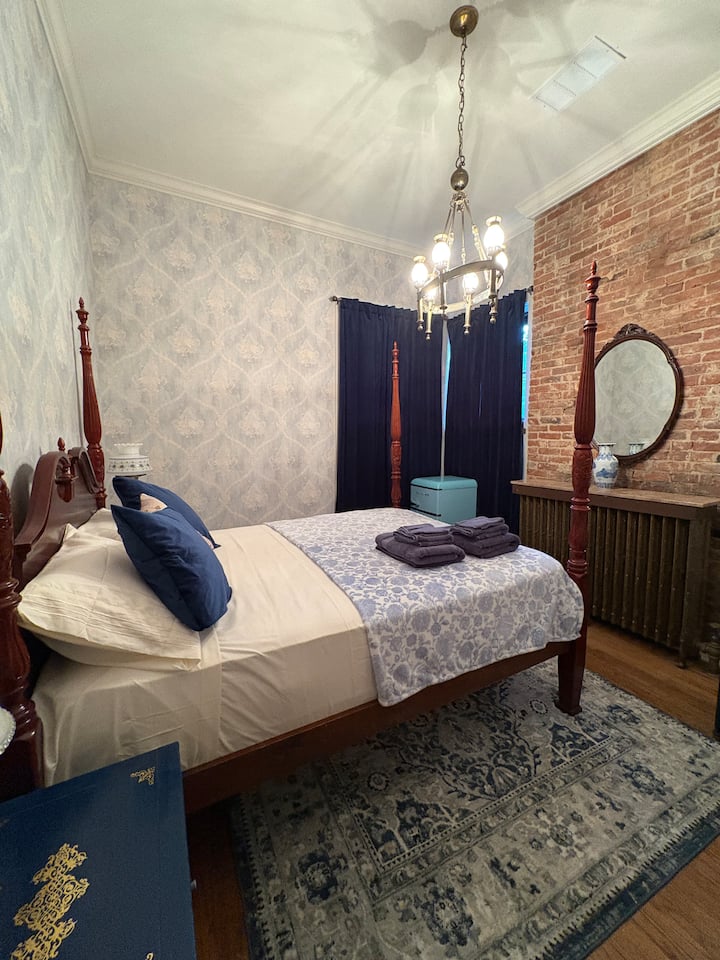 Carter's Quarters
Room No. 4 - Belleville, IL