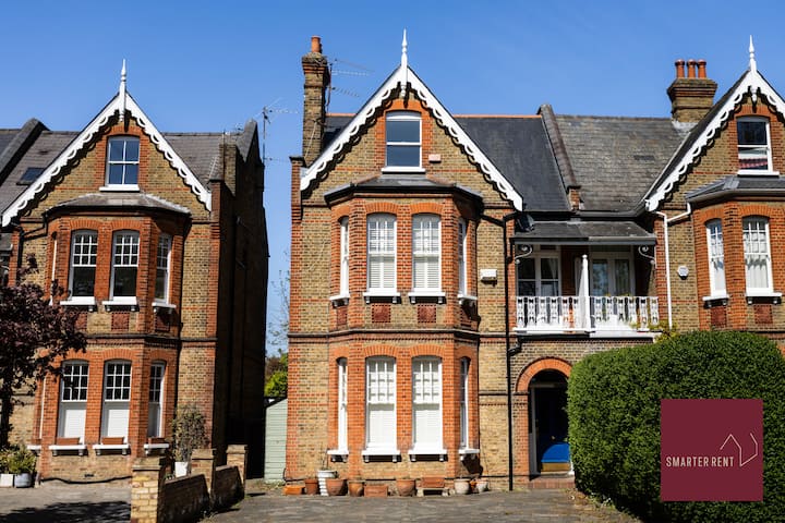 Teddington, One Bedroom Flat, Parking - Surbiton